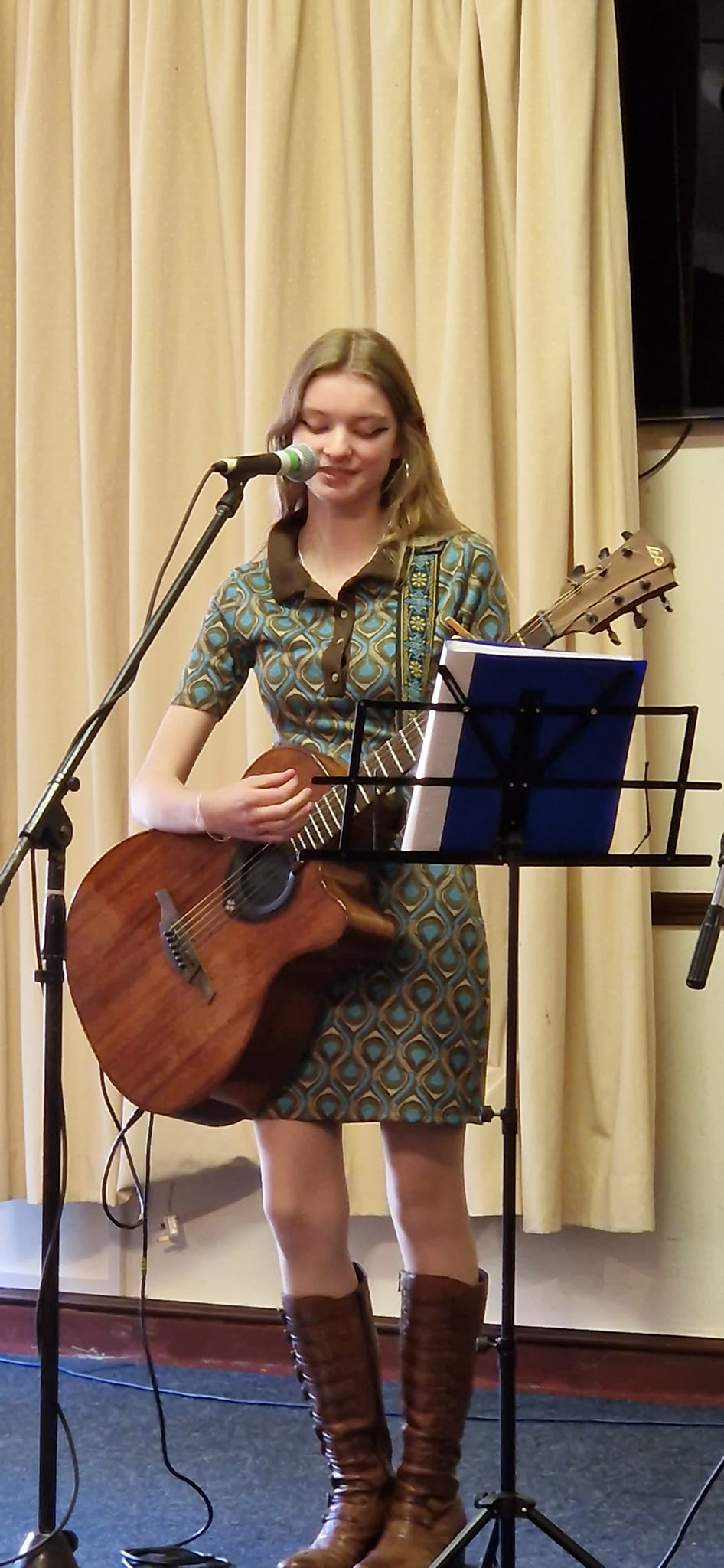 Abi Rowberry. Support from Amelia Barnard - Banbury Folk Club