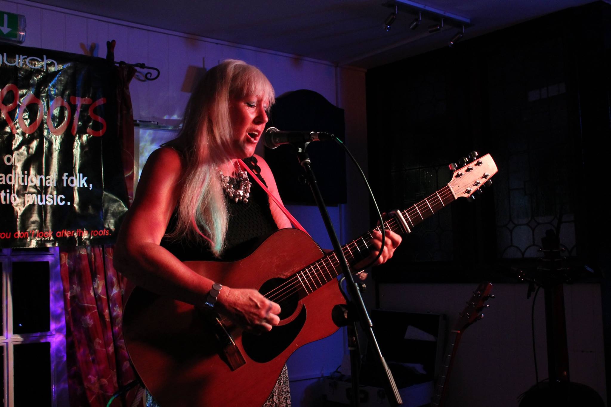 Vikki Clayton. Support from Simon Loake - Banbury Folk Club